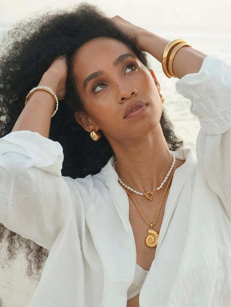 Ellie Vail: Eliana Oversized Shell Pendant Necklace (435-GLD ...